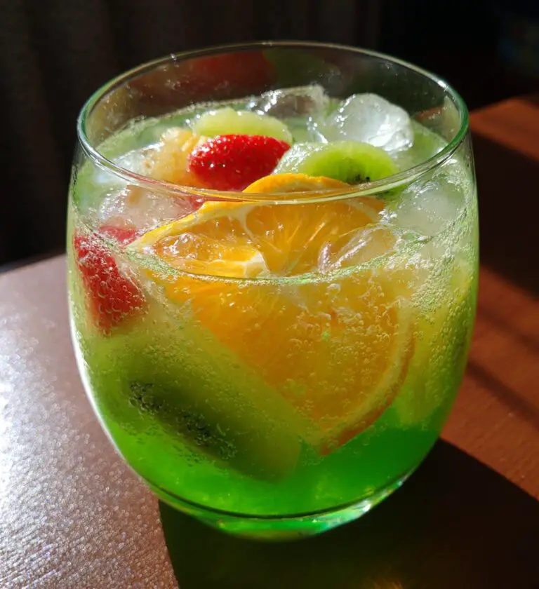 Grinch Punch with Green Hawaiian Punch: 5 Festive Cheers – Vihaad Przepisy